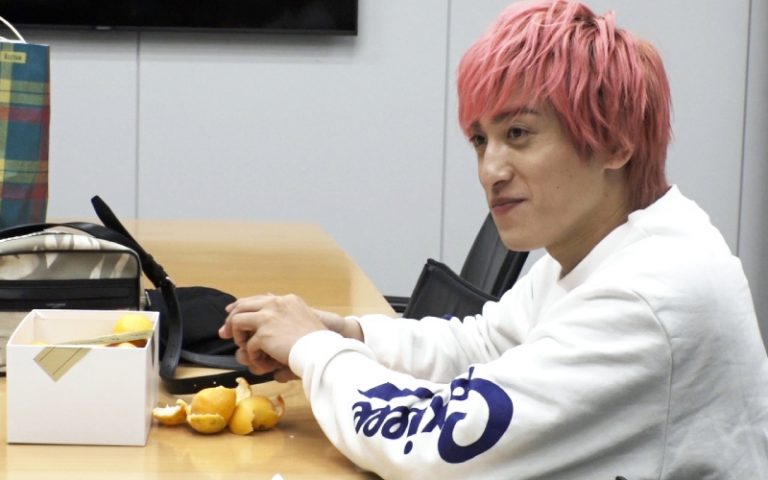 EXITを陰で支える女性の秘密。チャラい服装を着る理由とは… | Oggi.jp