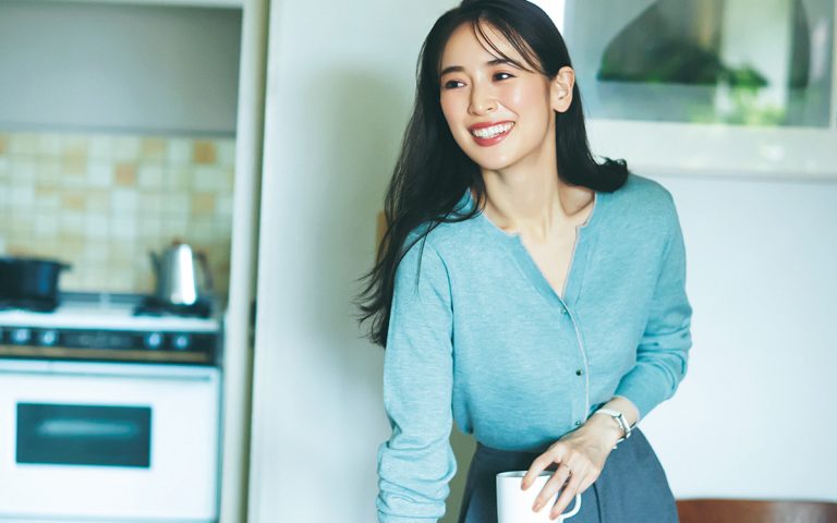 心地よくてお手入れもらく♡ 毎日手に取りたくなる“MeWORK”のジャケットと好相性の冬ニット | Oggi.jp