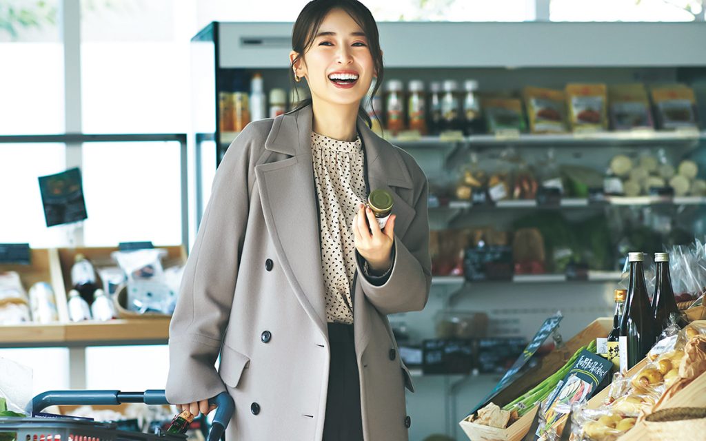 “MeWORK”のジャケットに重ねても、快適おしゃれなAOKIの洗練コート！ | Oggi.jp