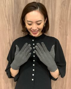 OLの冬支度… スマホ対応手袋を330円で♡ スウェード調で高見えです【3COINS】 | Oggi.jp