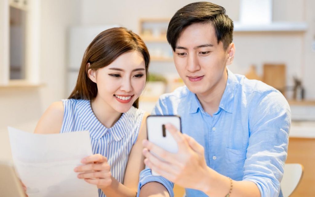 【SNSで出会ったカップル】にあれこれ事情を聞いてみた！ 長続きの秘訣や馴れ初めの説明法も紹介 | Oggi.jp