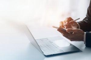 知らないと危険かも…「FYO」ってなんの略？ ビジネスでも使う!? | Oggi.jp