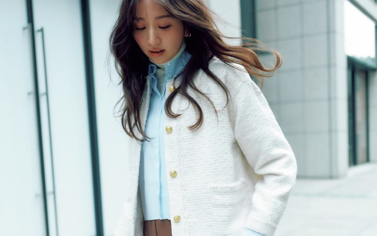 【3/6のコーデ】今旬のクロップド丈シャツでクラシカルなツイードの鮮度をUP！ | Oggi.jp