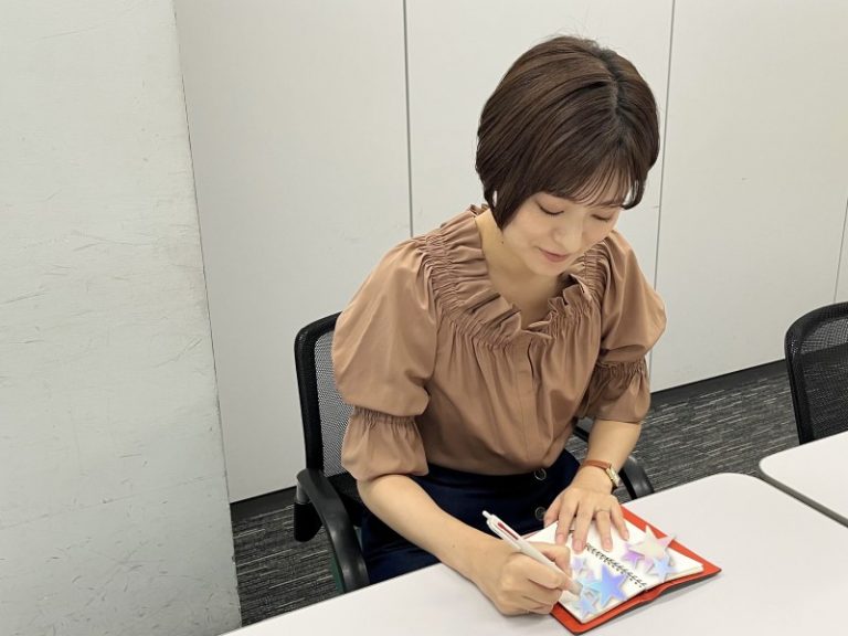 今年一番の気づきを得た藤井貴彦アナウンサーの教えで「言葉ノート」を更新！｜徳島えりか連載vol.38 | Oggi.jp