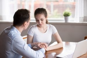 「I can’t help myself.」の意味は？ 自分を助けられないって…!?【連載 大人の英語塾】 | Oggi.jp
