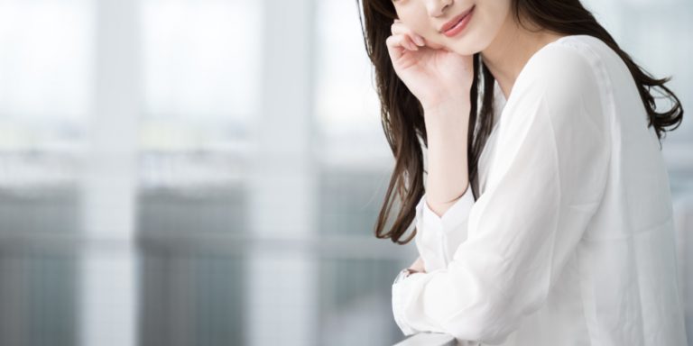 モテる女性あるある！ 男女にモテる好感度が高い女性の外見・性格・行動の特徴【100人アンケート】 | Oggi.jp