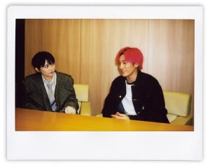 ともに祝・芸人10周年！ EXIT・兼近さん×ラランド・サーヤさん〝真逆なふたり〟の特別対談 | Oggi.jp