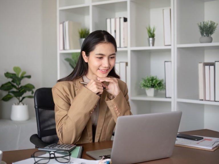 SNSやトレンドでよく聞く「席巻する」ってどういうこと？ 例文や言い換え表現を解説 | Oggi.jp