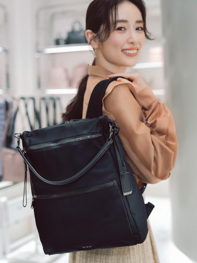 【イベントレポート】泉 里香×サッシャが〝トゥミ銀座〟からお届け！ 機能充実最新バッグをご紹介 | Oggi.jp