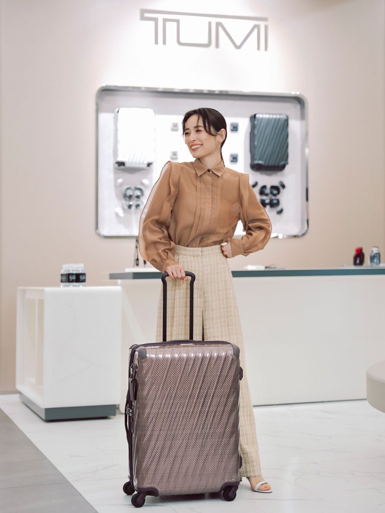 【イベントレポート】泉 里香×サッシャが〝トゥミ銀座〟からお届け！ 機能充実最新バッグをご紹介 | Oggi.jp