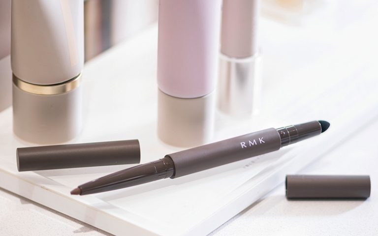 ヒット商品に名品アイテム…【RMK】コスメカウンターから“キレイのヒント”をお届け♡ | Oggi.jp
