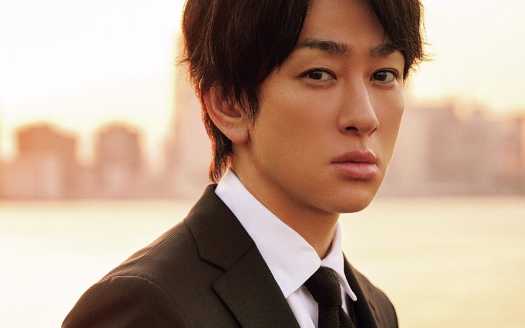 横山 裕(SUPER EIGHT)がダークスーツの似合うシゴデキな〝上司〟を熱演♡ 【Oggi9月号】 | Oggi.jp